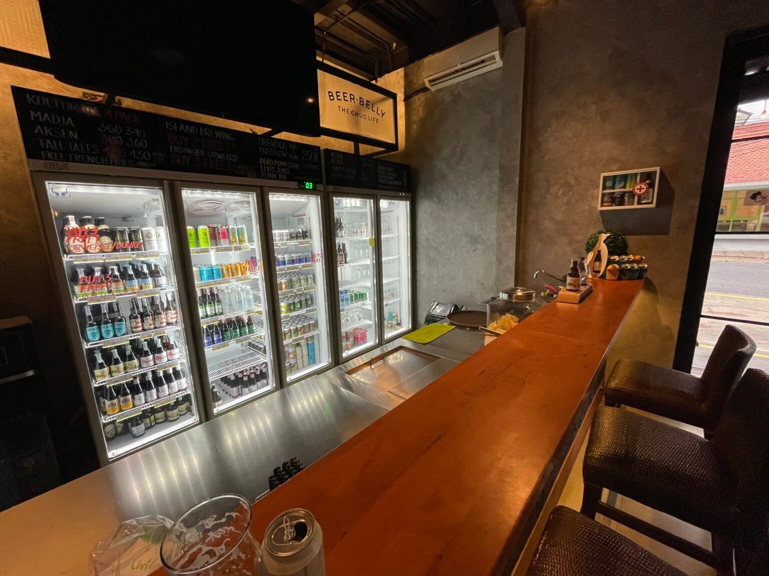 Opiuci Bar & Chamber of Memoir - Weekend Vibe